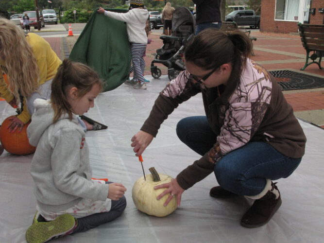 Fall Weather, Family Fun Greet Wellsburg Applefest Visitors | News ...